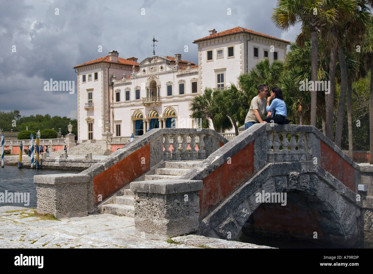Main building and footbridge at the Vizcaya Museum and Gardens in Miami ...