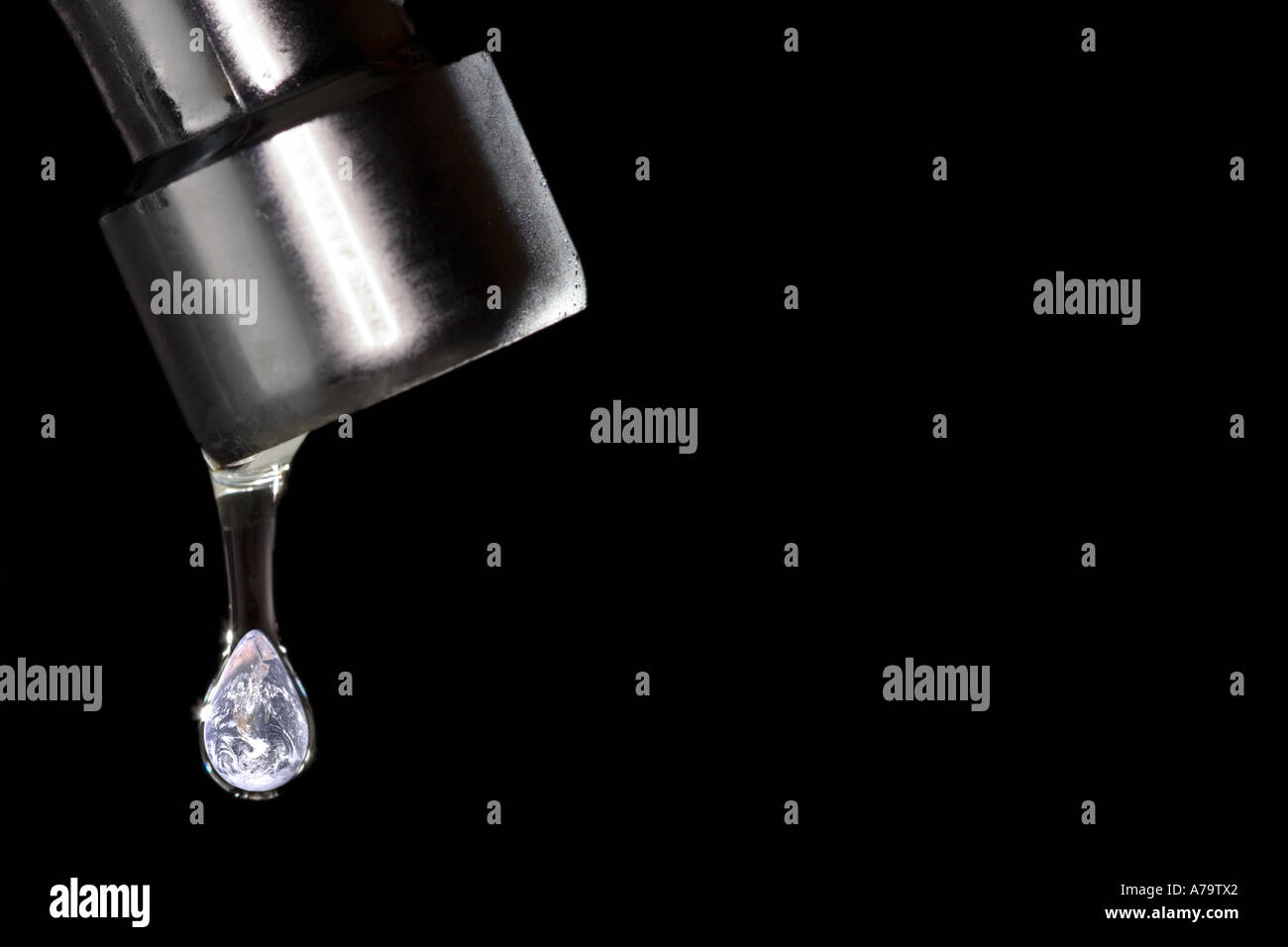 Water dripping down from drain hi-res stock photography and images - Alamy