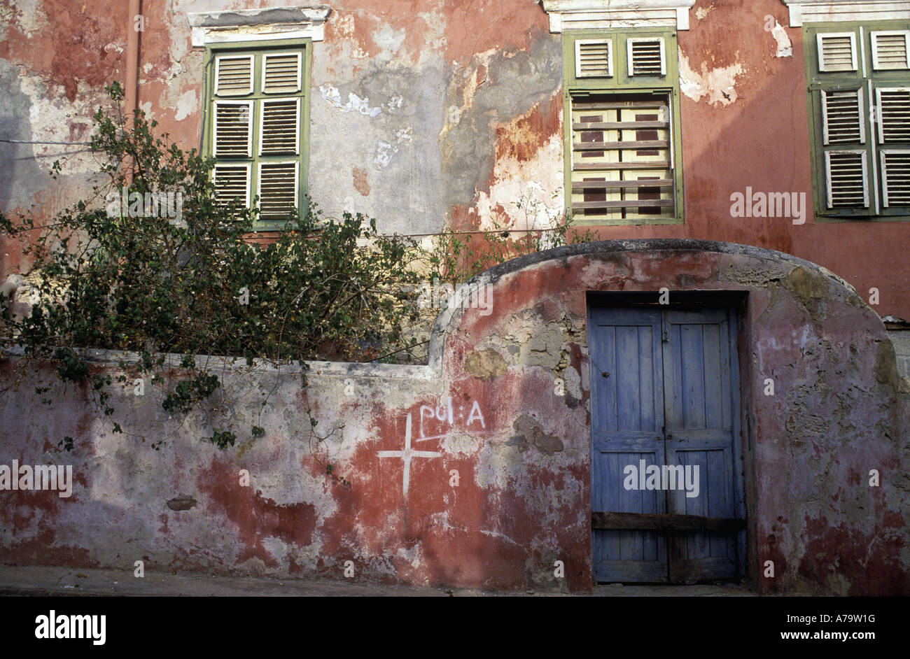 Disappearing architecture hi-res stock photography and images - Alamy