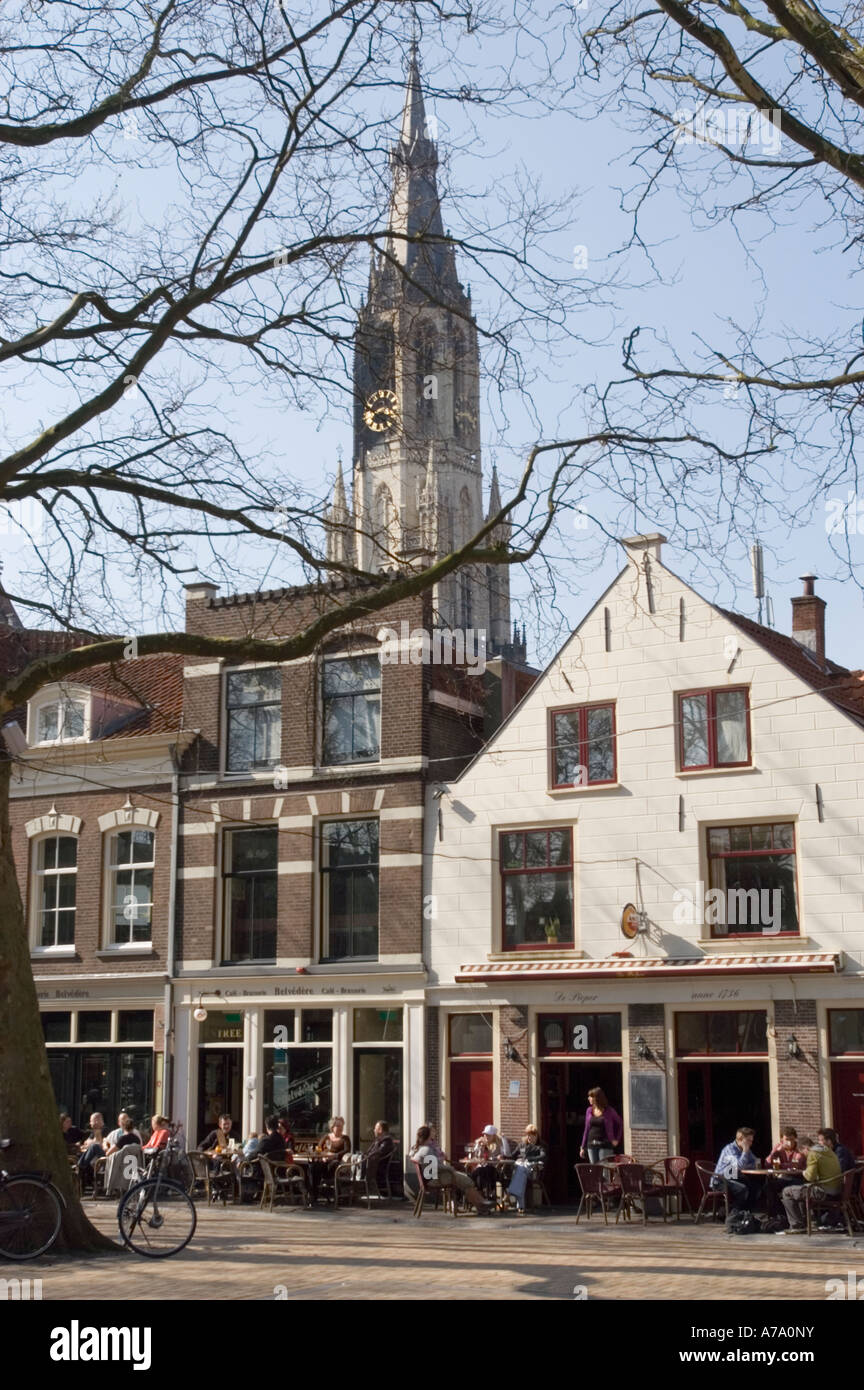 Open air restaurant De Pieper on Beesten Square in old town of Delft ...