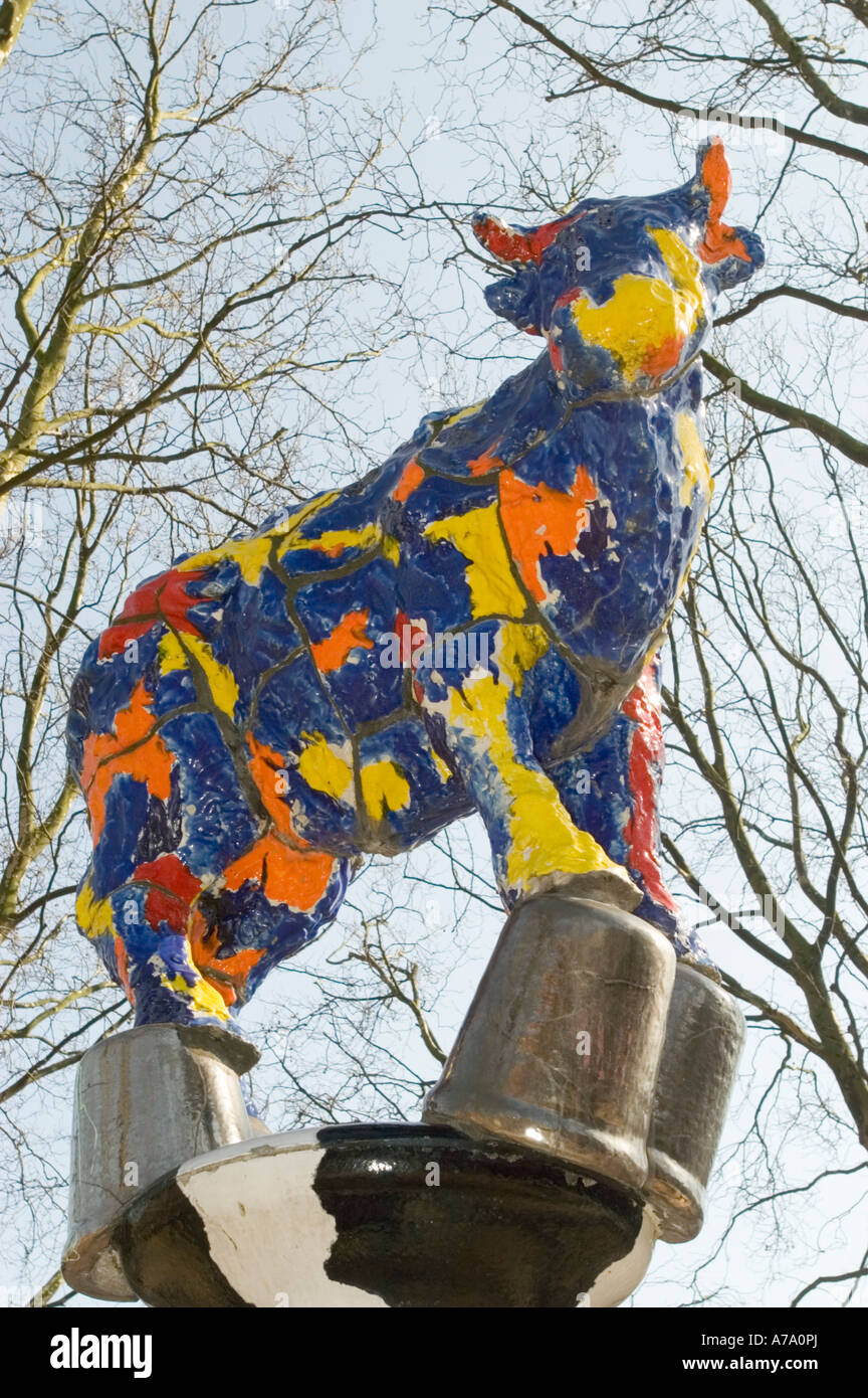 Delft blue cow hi-res stock photography and images - Alamy