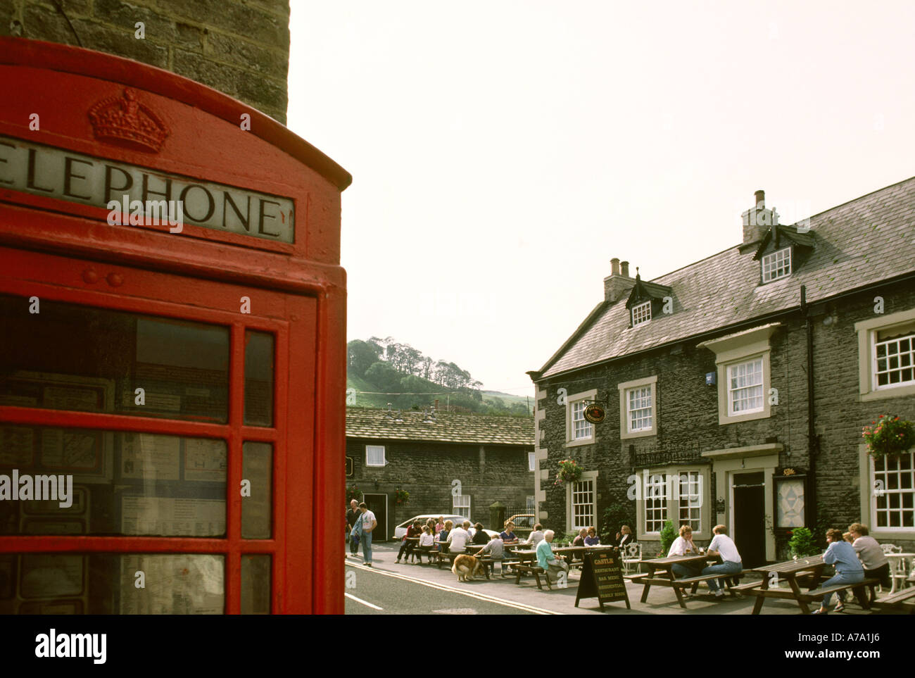 Derbyshire Castleton K6 Phone Box and the Castle pub Stock Photo - Alamy