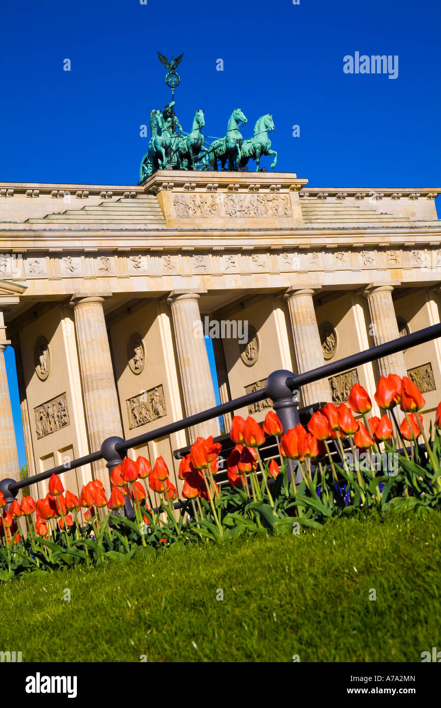 Fountains gate hi-res stock photography and images - Alamy