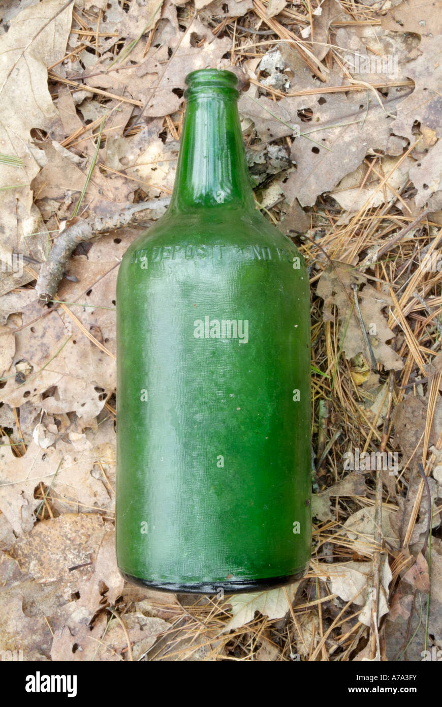 Litter dumped near a hiking trail Stock Photo - Alamy