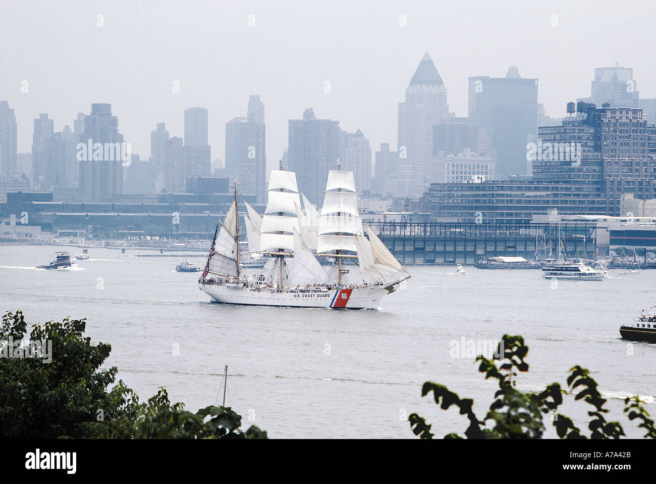 Opsail hi-res stock photography and images - Alamy