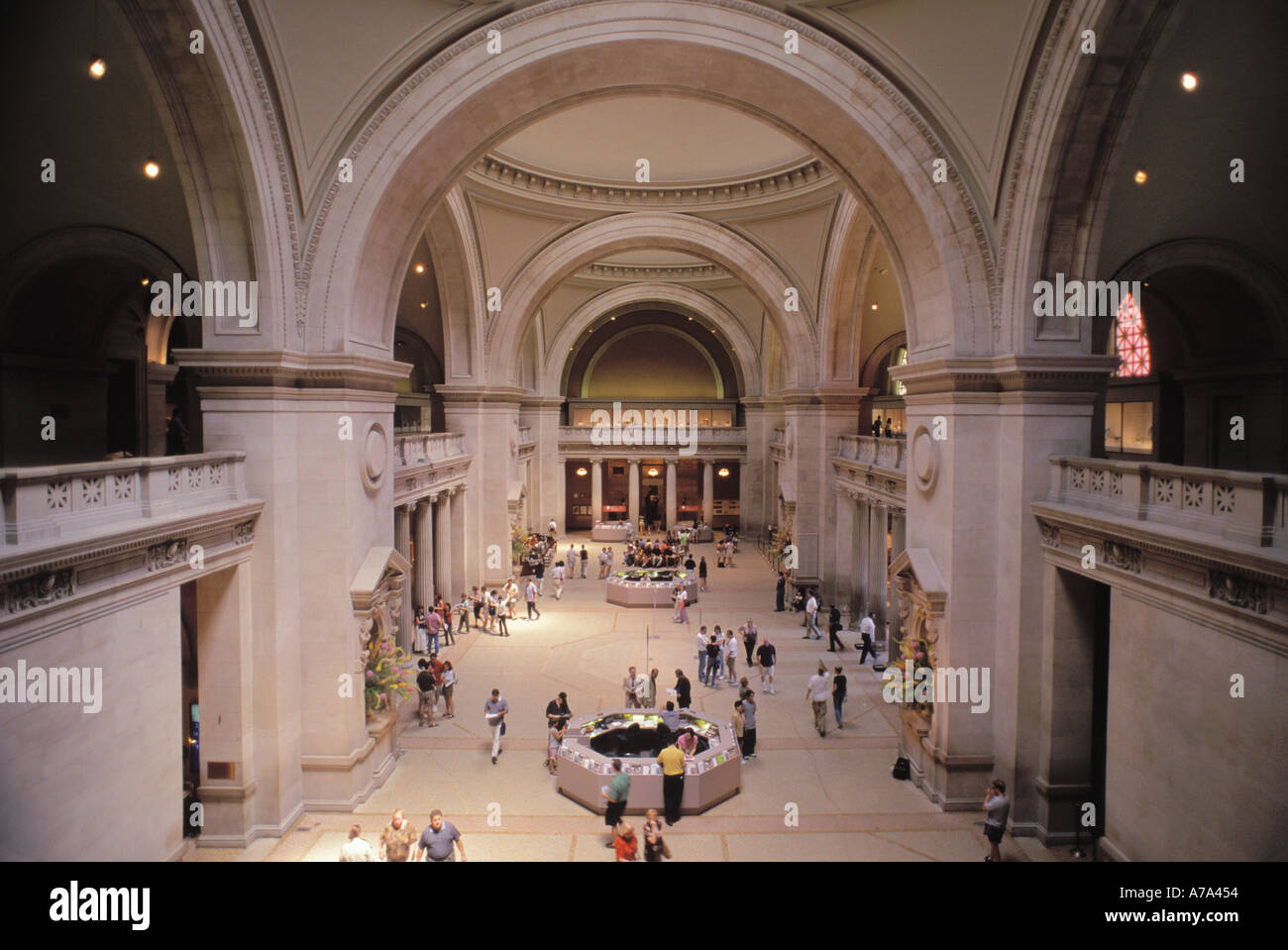 Metropolitan museum of art great hall hi-res stock photography and ...