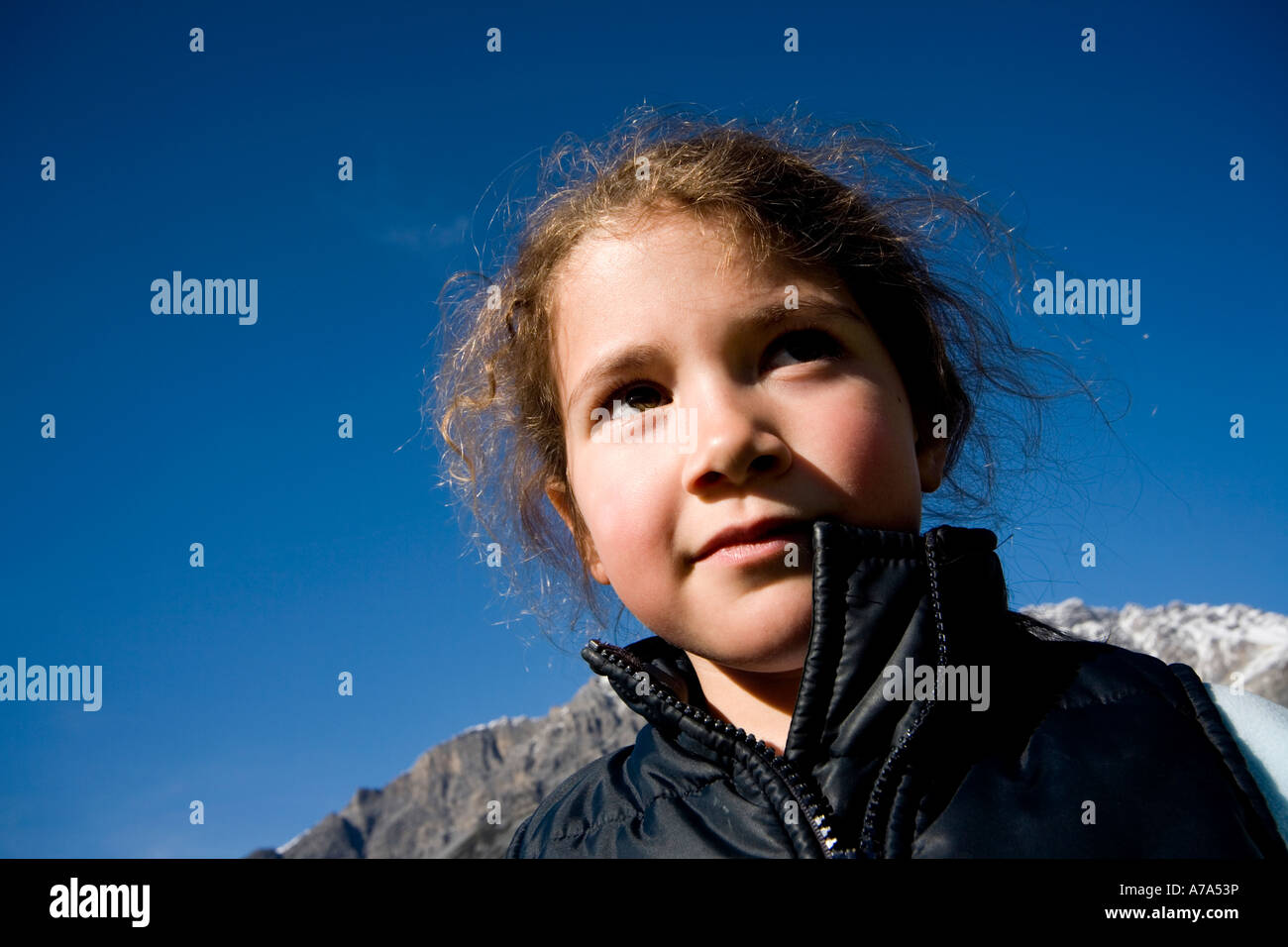 Child looking amazed outside hi-res stock photography and images - Alamy
