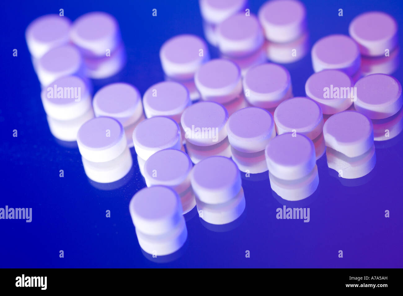 Tablets medicine blue hi-res stock photography and images - Alamy