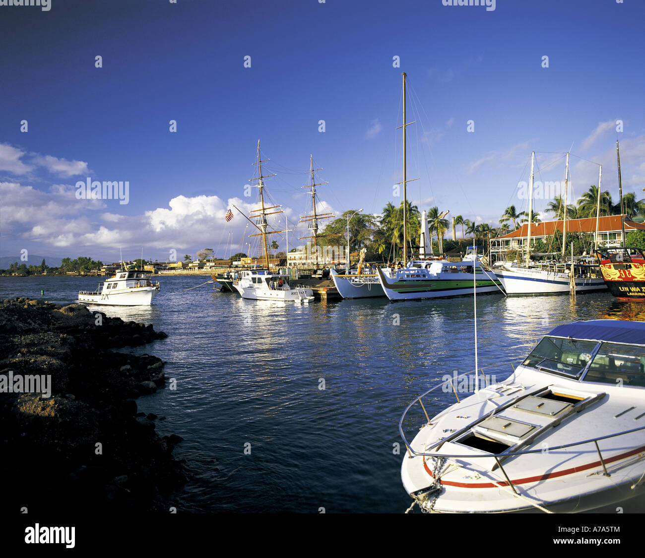 Lahaina harbour hawaii hi-res stock photography and images - Alamy