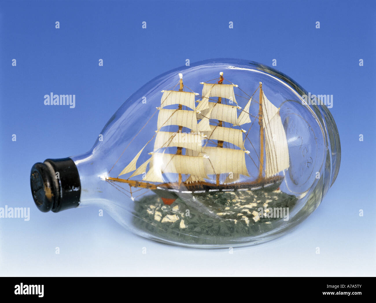 Ship in bottle hi-res stock photography and images - Alamy