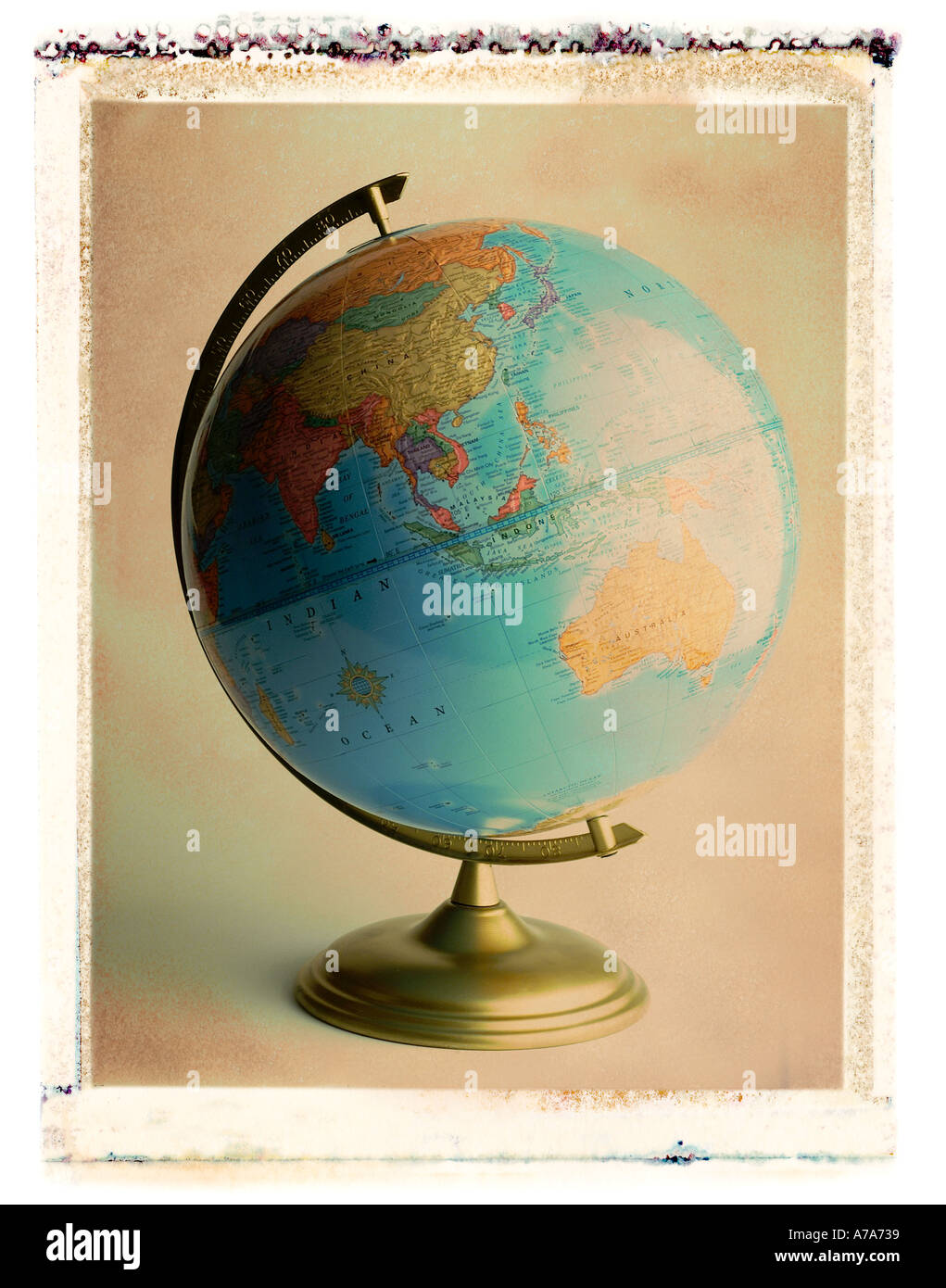 Vintage globe print hi-res stock photography and images - Alamy