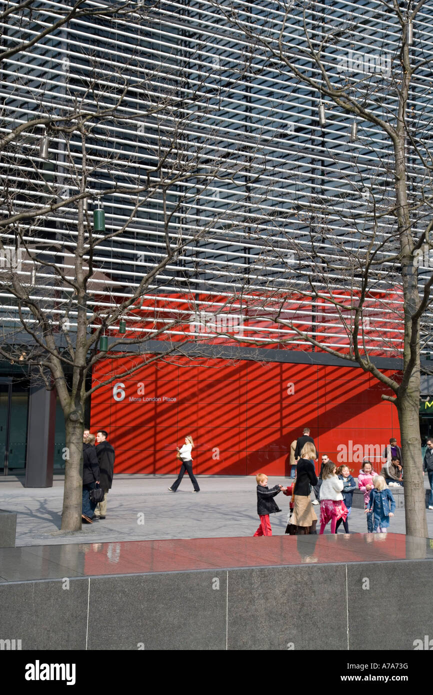 More london piazza hi-res stock photography and images - Alamy