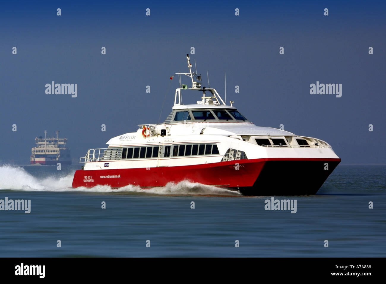 Red Funnel Cowes to Southampton Fast Passenger Ferry Car ferry in ...