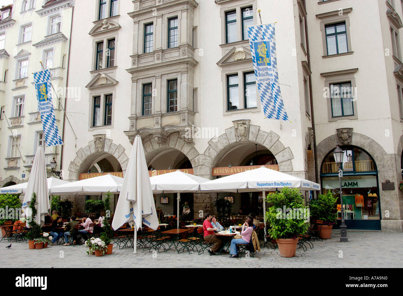 Cafe in munich hi-res stock photography and images - Alamy