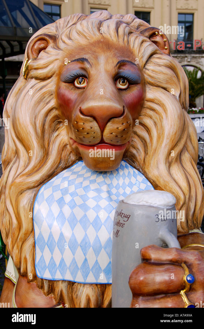 Lion figure Munich Stock Photo - Alamy
