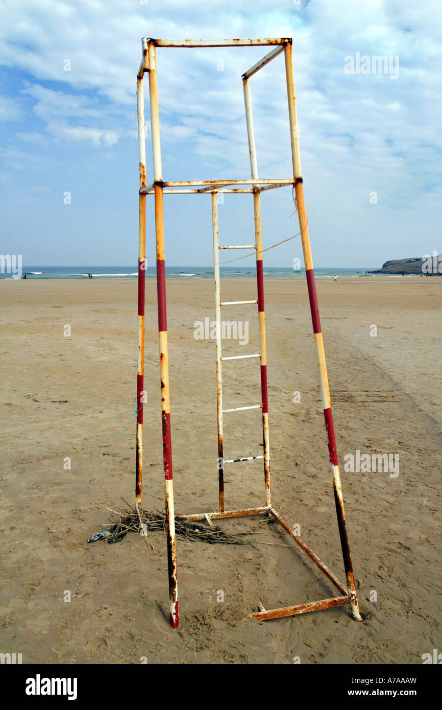 Abandoned lifeguard tower in a beach Stock Photo - Alamy