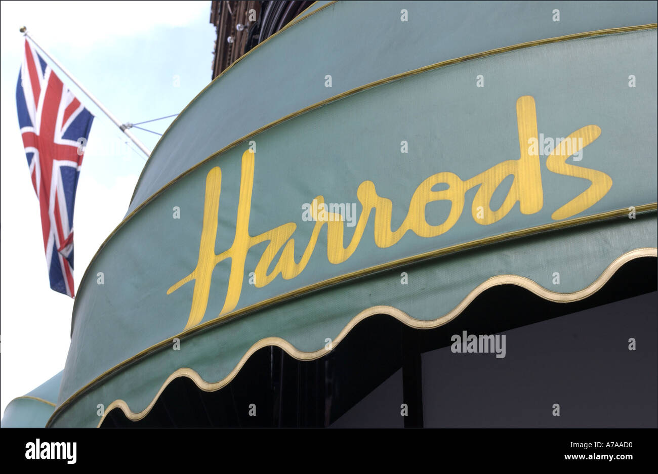 Harrods green canopy London Stock Photo - Alamy