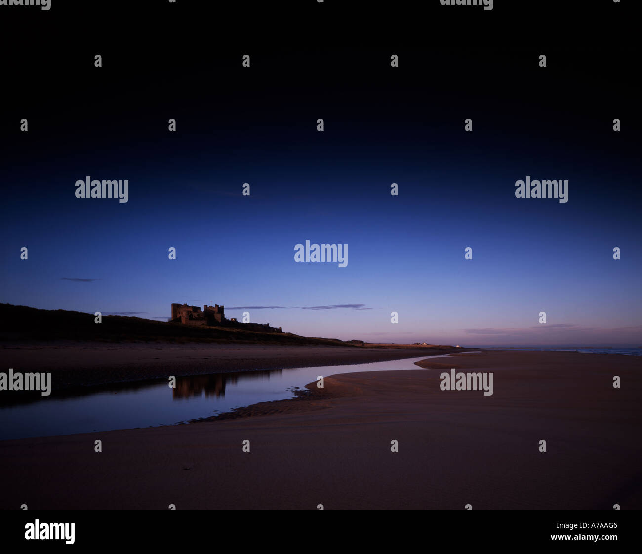 Bamborough castle hi-res stock photography and images - Alamy