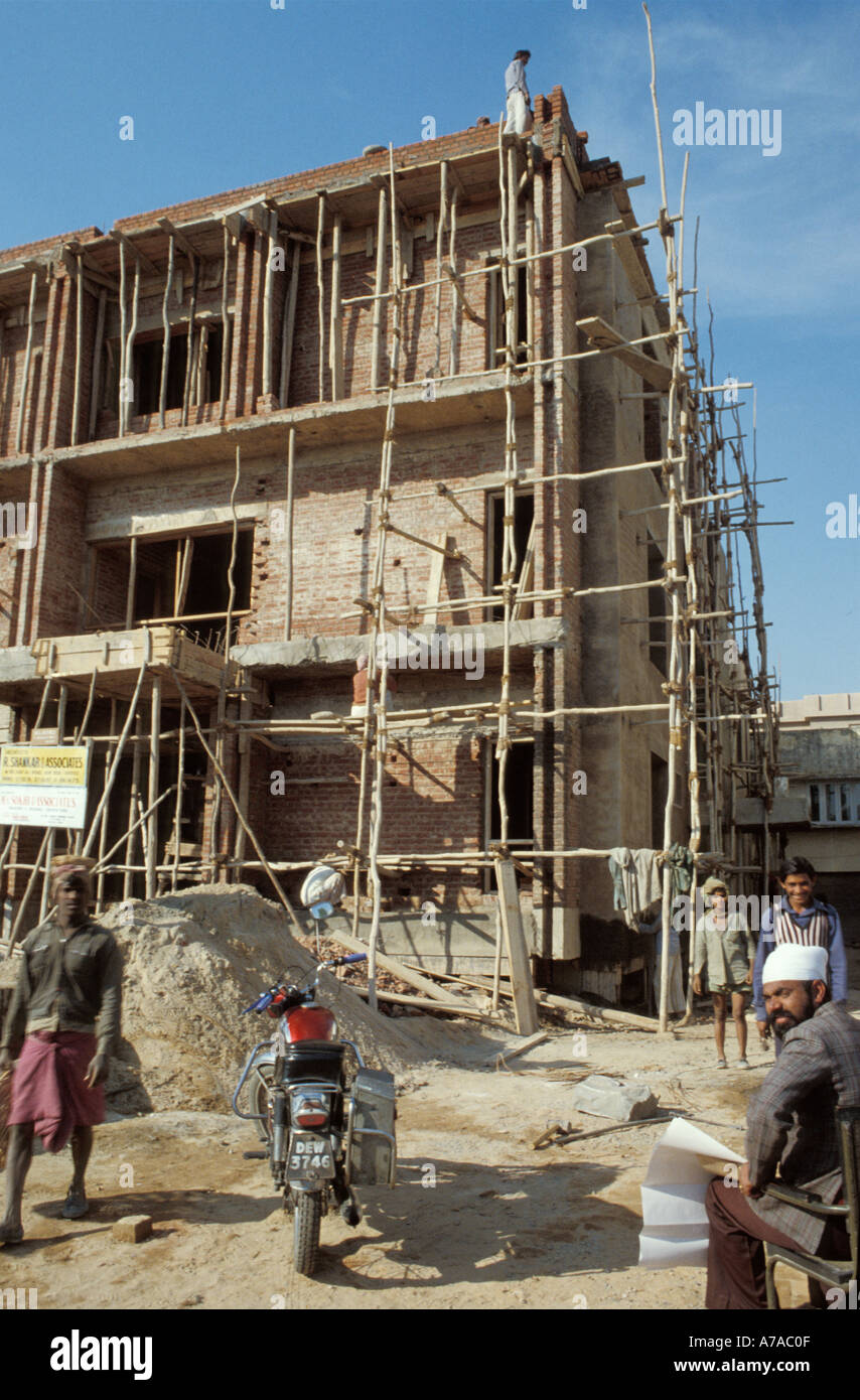 Typical third world scaffolding this time India Stock Photo - Alamy