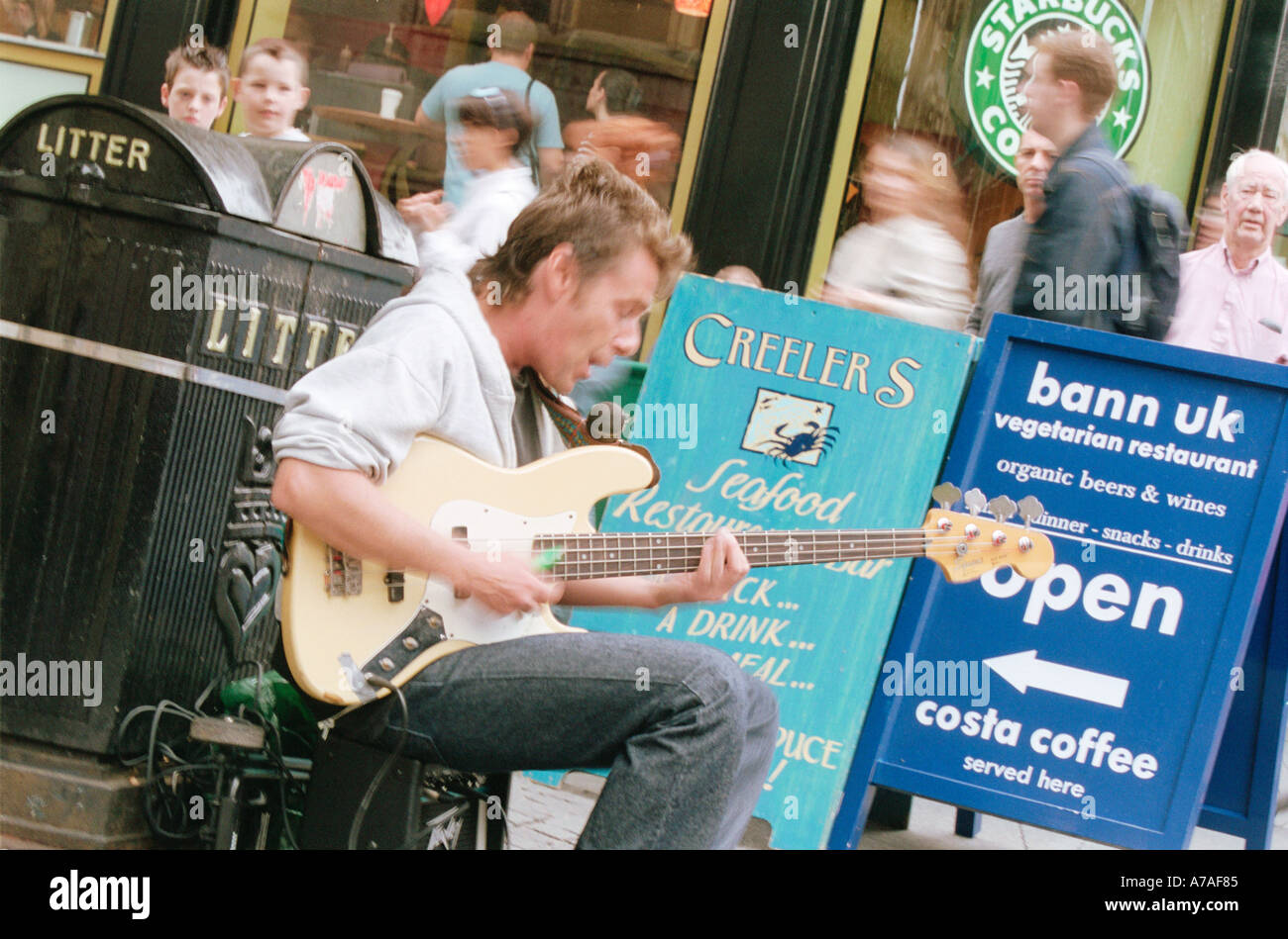 Pavement bassist hi-res stock photography and images - Alamy