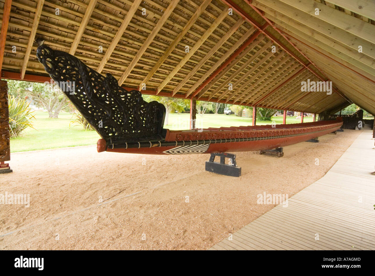 Waka house for ngatokimatawhaorua hi-res stock photography and images ...