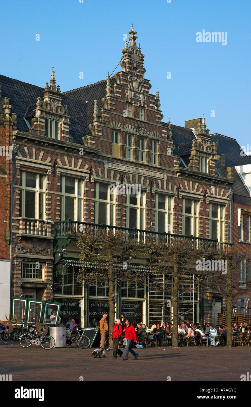People at an outdoors cafe in the Grote Market in Haarlem Holland Stock ...
