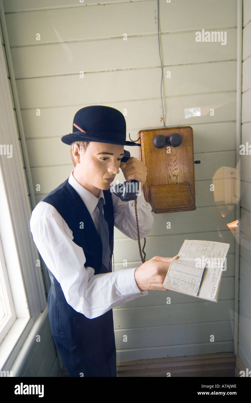 Man using payphone hi-res stock photography and images - Alamy