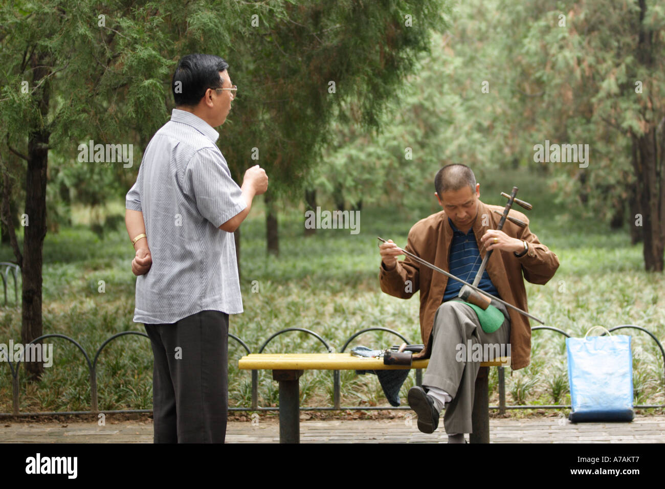Traditional folk Musician and Singer Tiantan Park or Temple of Heaven ...