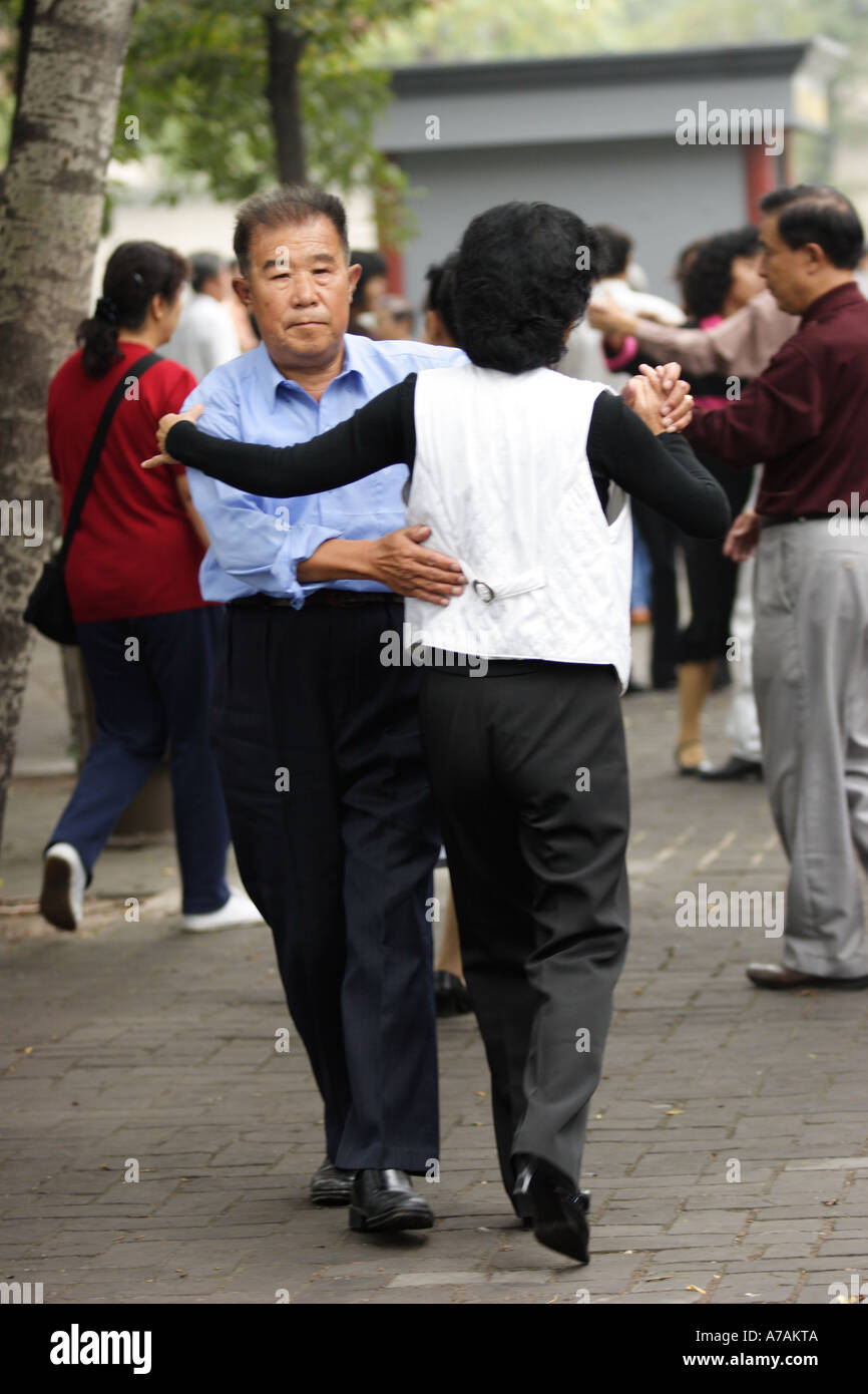 Ballroom dancing outdoors hi-res stock photography and images - Alamy