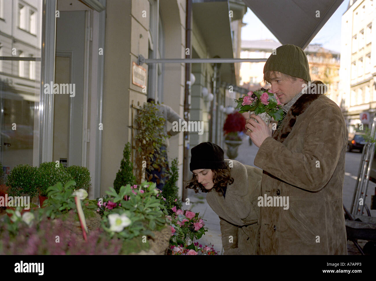 Man buying wife flowers hi-res stock photography and images - Alamy