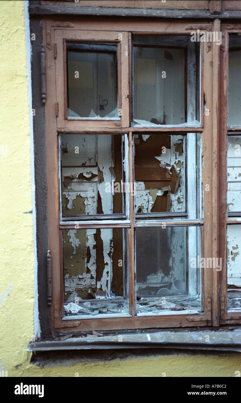 Broken window of the abandoned house Stock Photo - Alamy