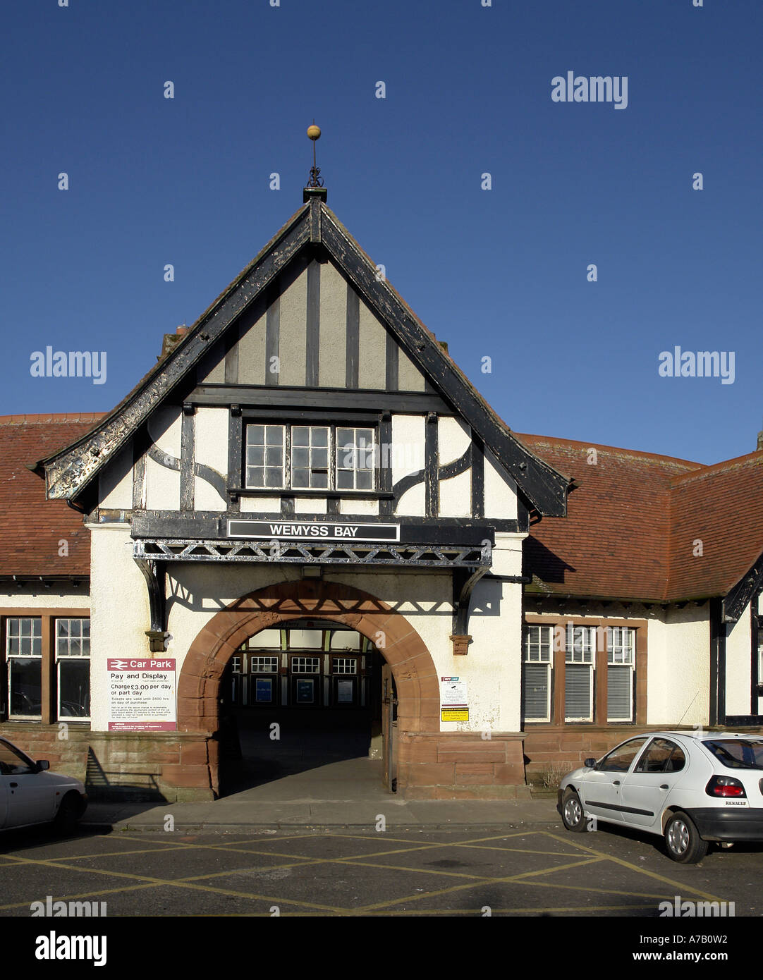 Main entrance to Wemyss Bay Railway Station Stock Photo - Alamy