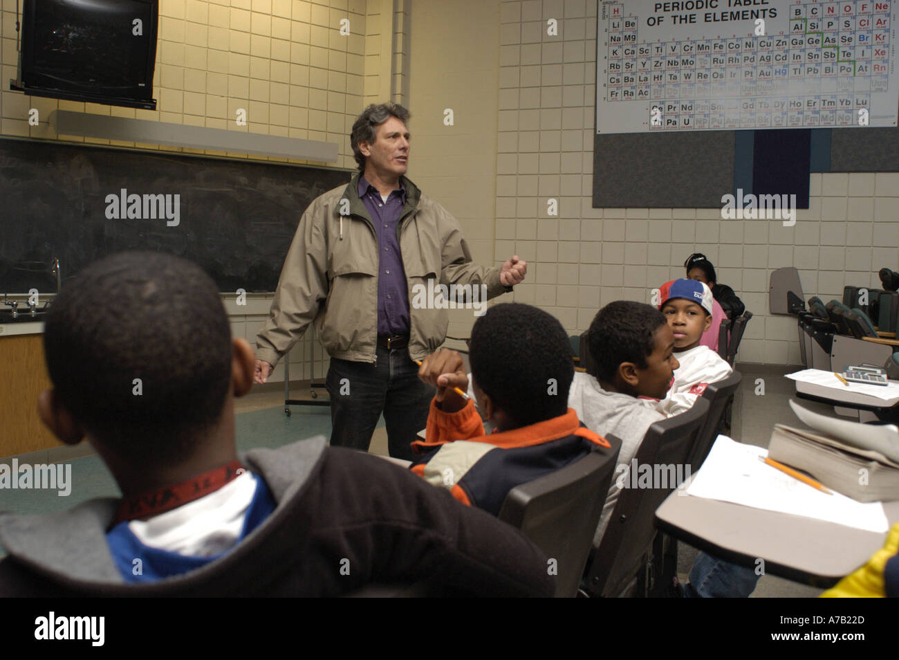 teacher lecturing to a class room of students Stock Photo - Alamy