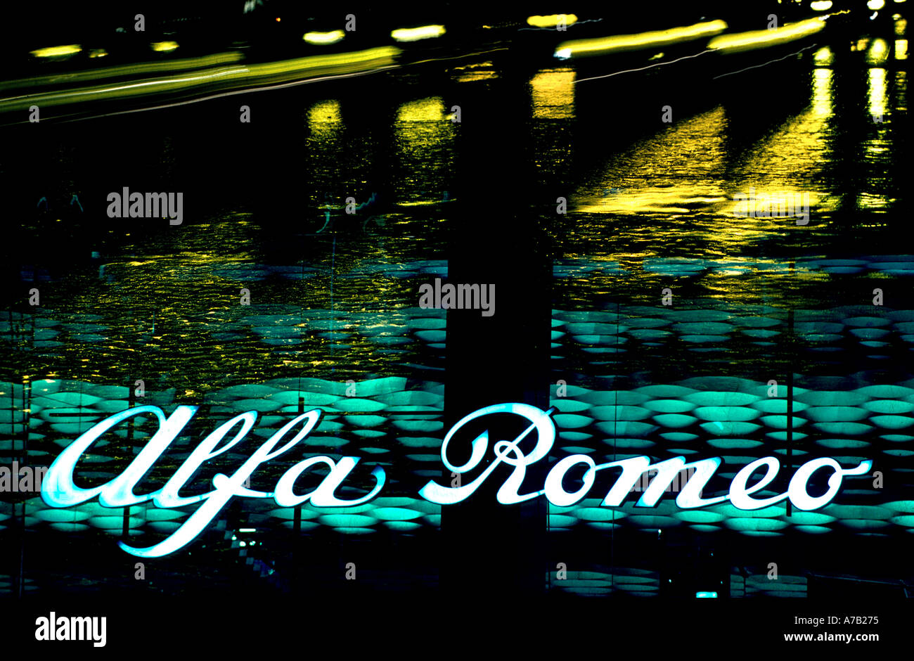 Cabarets paris hi-res stock photography and images - Alamy