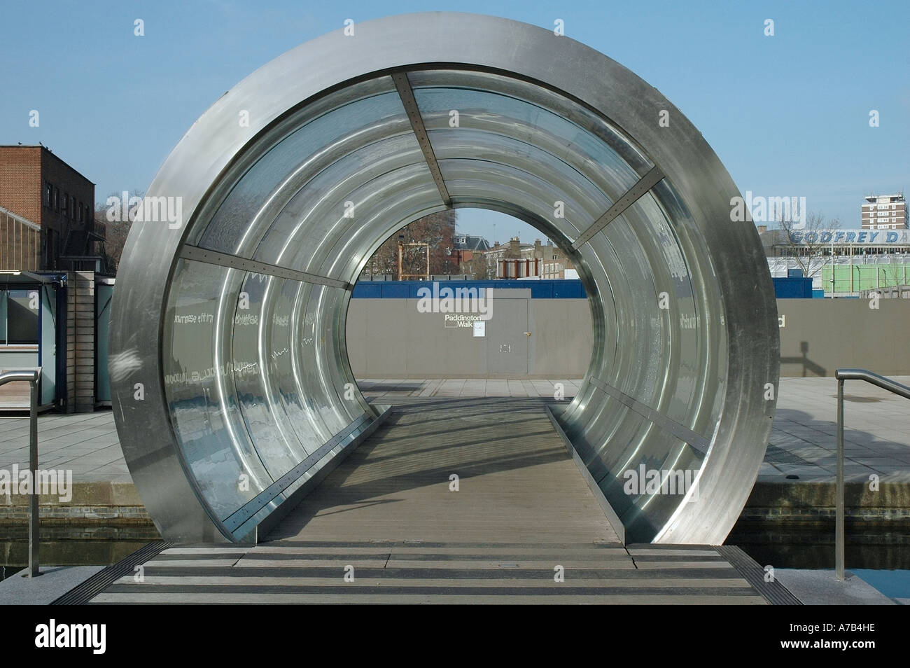 Helix bridge mechanical sculpture, Paddington Basin architecture ...