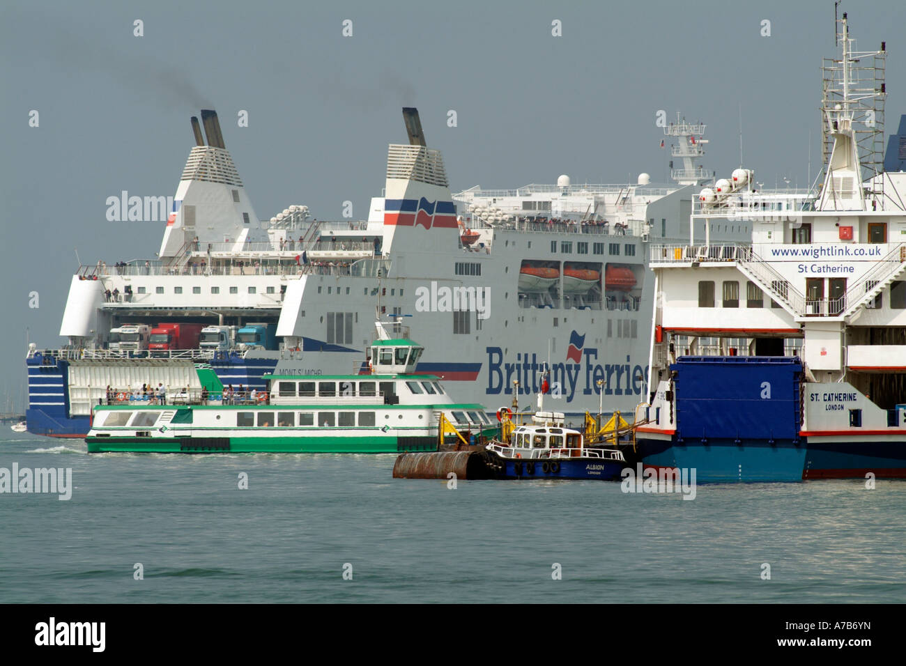 Busy shipping lanes hi-res stock photography and images - Alamy