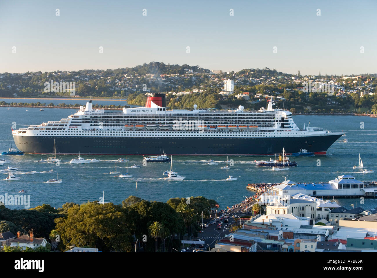 The largest ship ever to visit New Zealand the 151 400 ton Queen Mary 2 ...