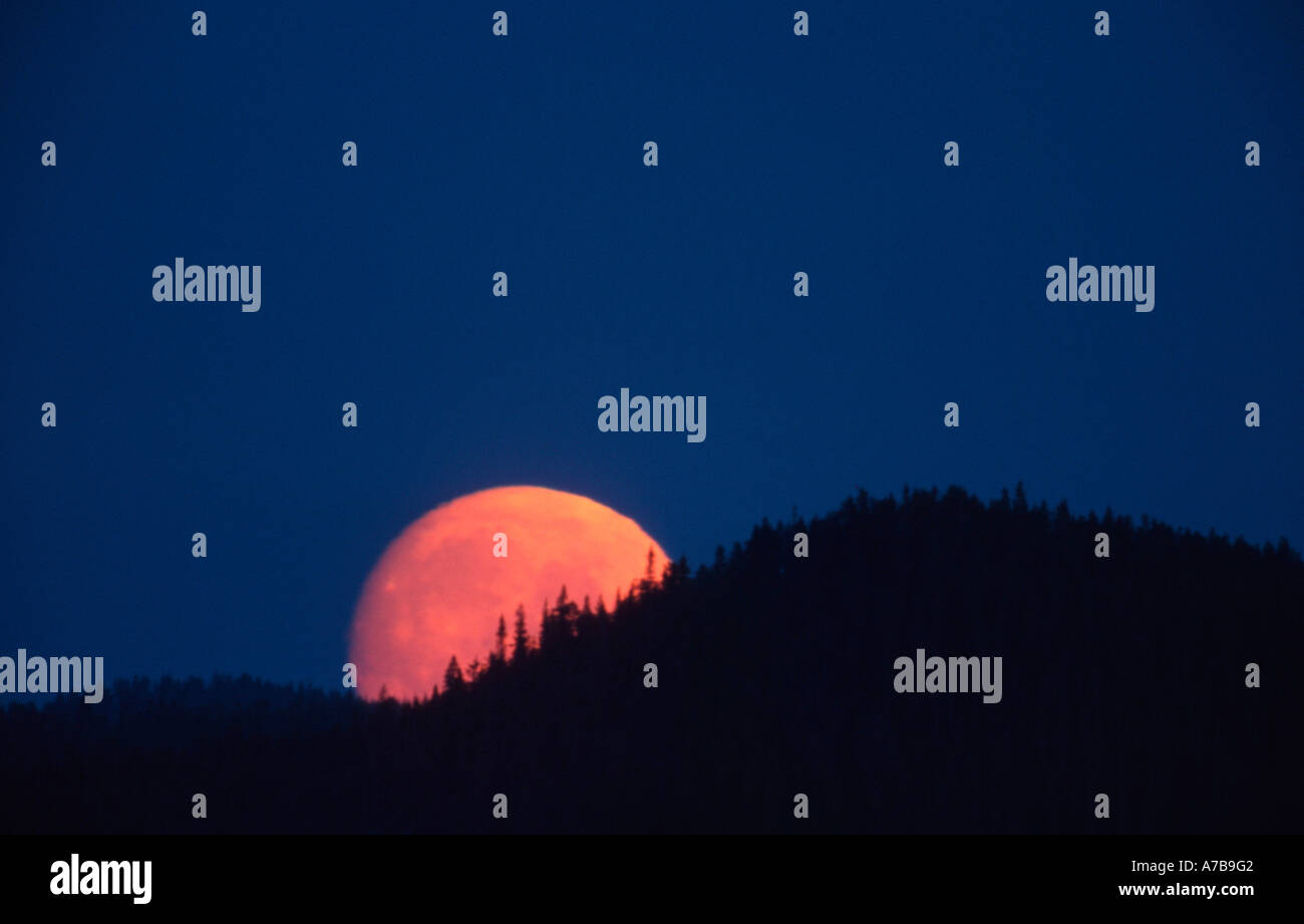Moon rising behind the hill hi-res stock photography and images - Alamy