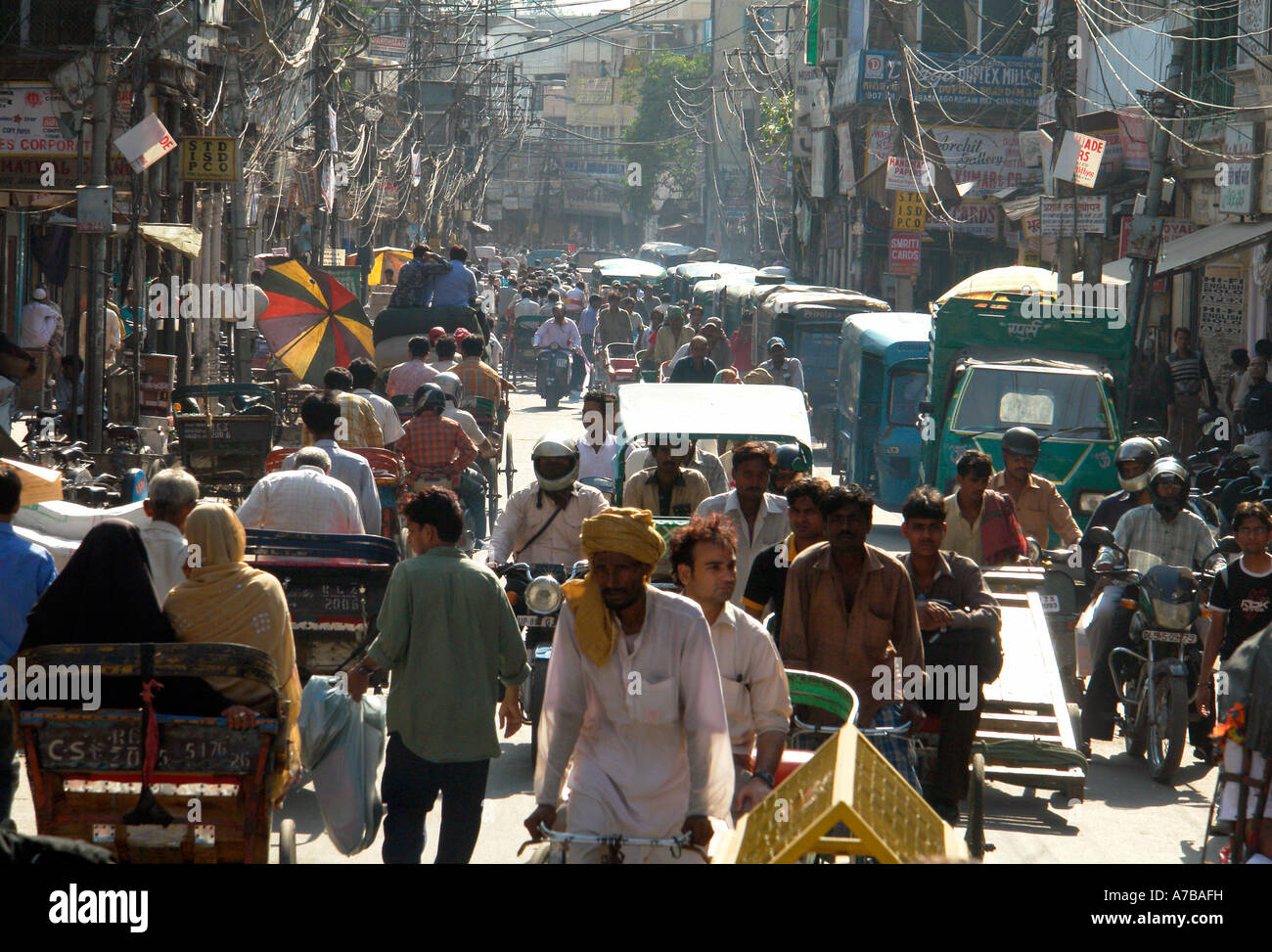 old delhi street scene Stock Photo - Alamy