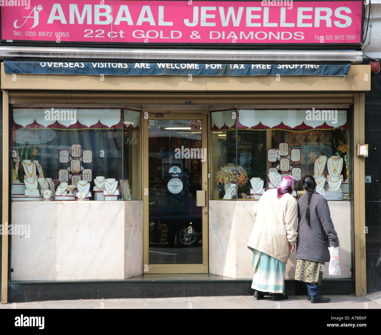 Tooting high street hi-res stock photography and images - Alamy