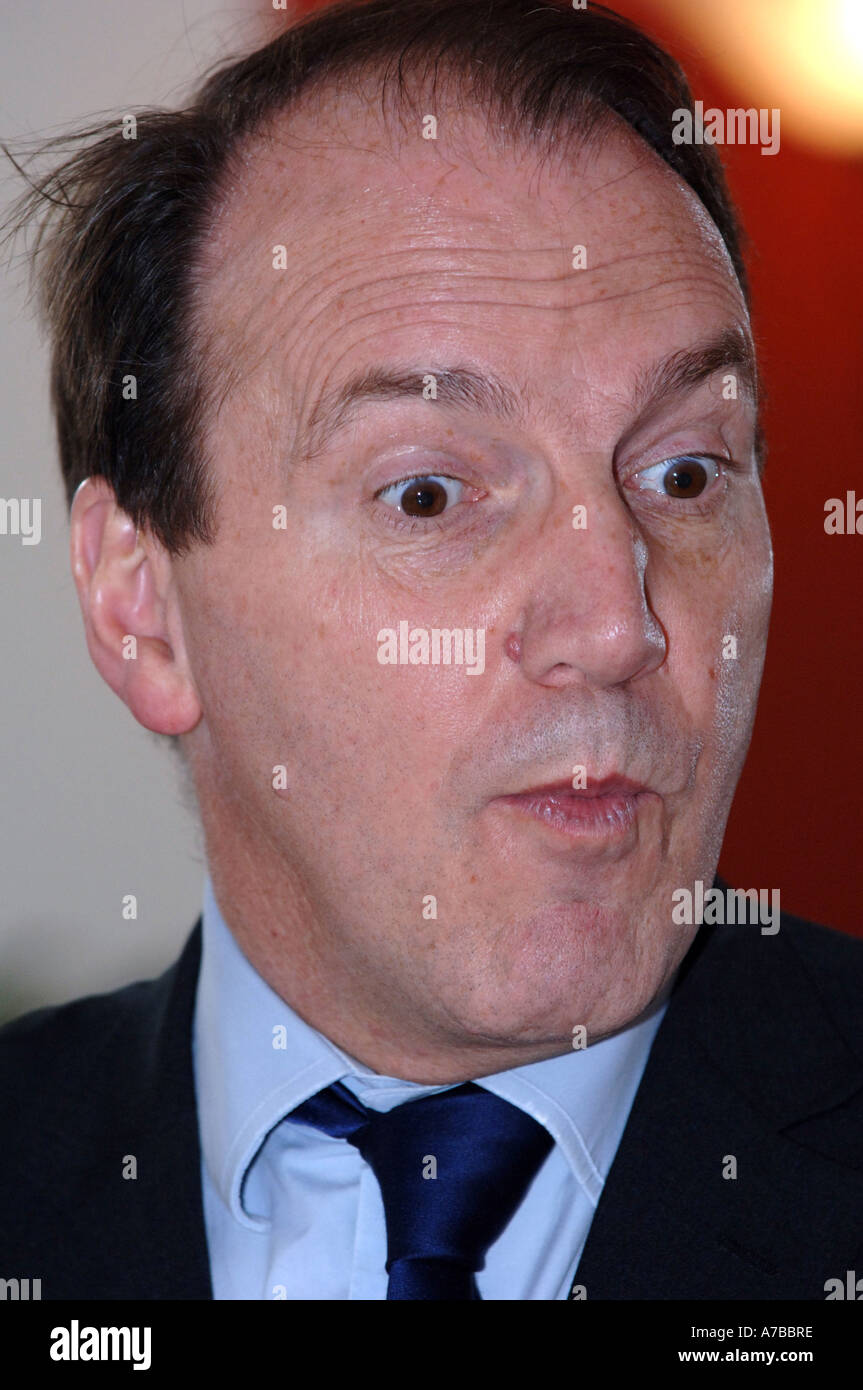 Lib dem mp simon hughes hi-res stock photography and images - Alamy