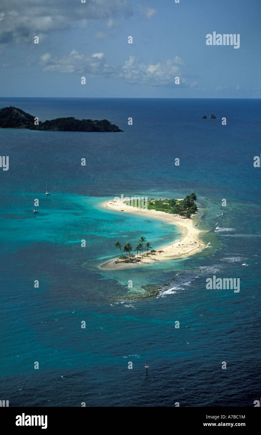 Classic tropical island hi-res stock photography and images - Alamy