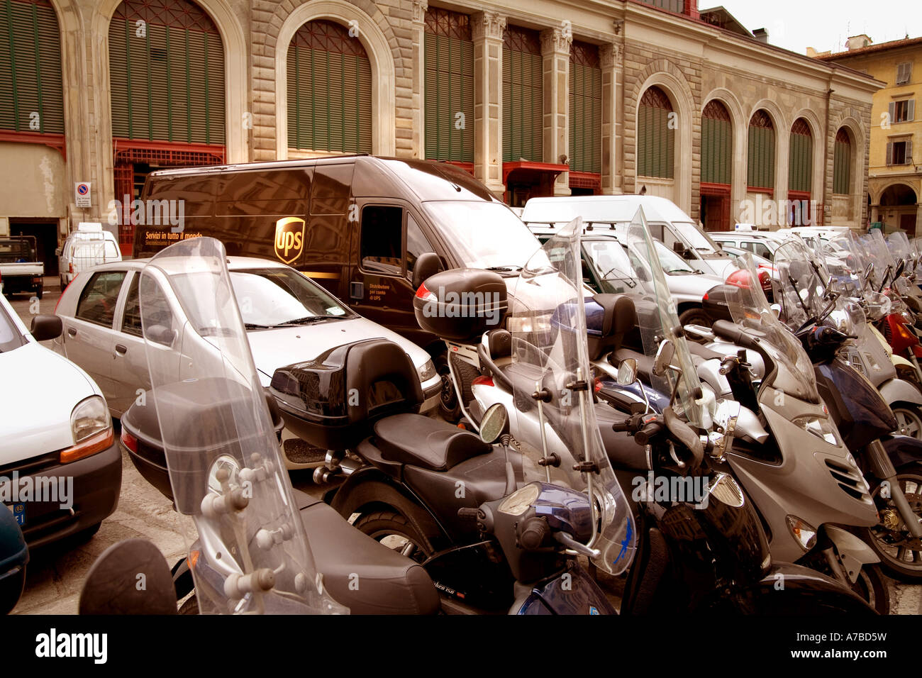 Food delivery motorcycles hi-res stock photography and images - Alamy