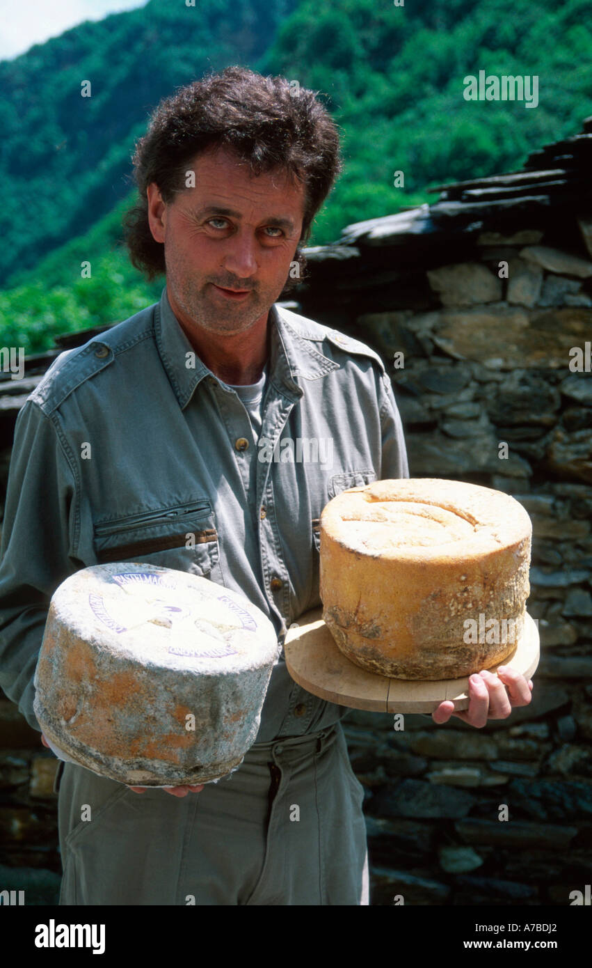 Castelmagno cheese hi-res stock photography and images - Alamy