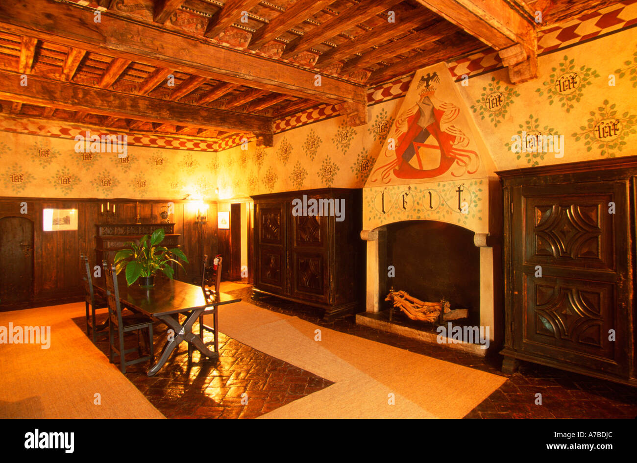 Castle of manta hi-res stock photography and images - Alamy