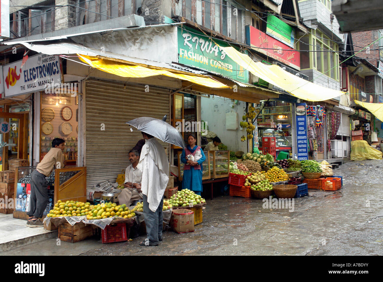 Grocery stores hi-res stock photography and images - Alamy