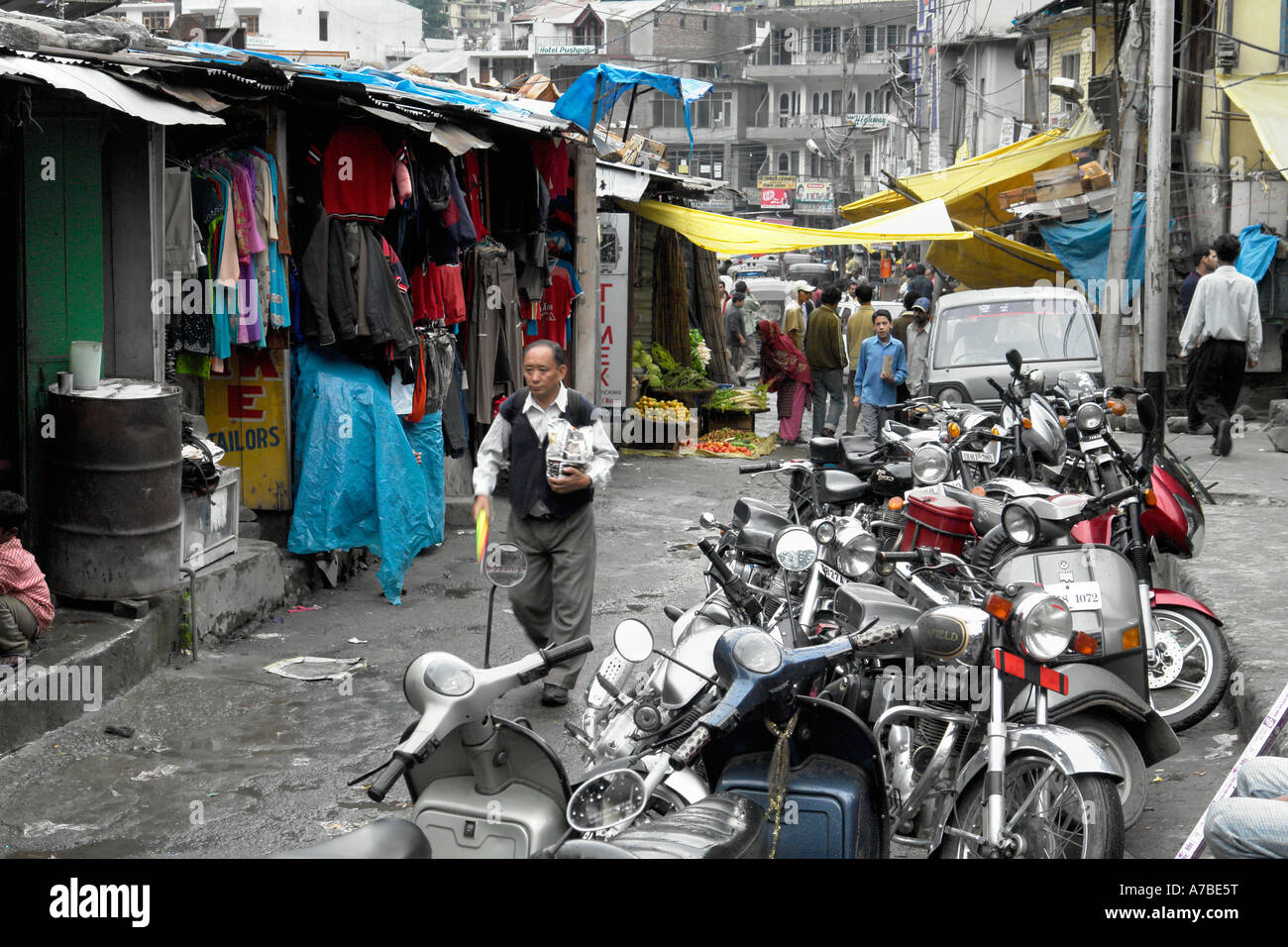 manali backstreet scene Stock Photo - Alamy
