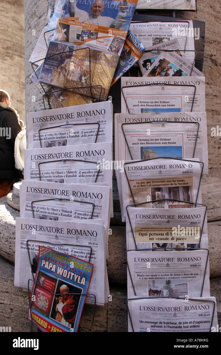 Italy rome newspapers kiosk hi-res stock photography and images - Alamy
