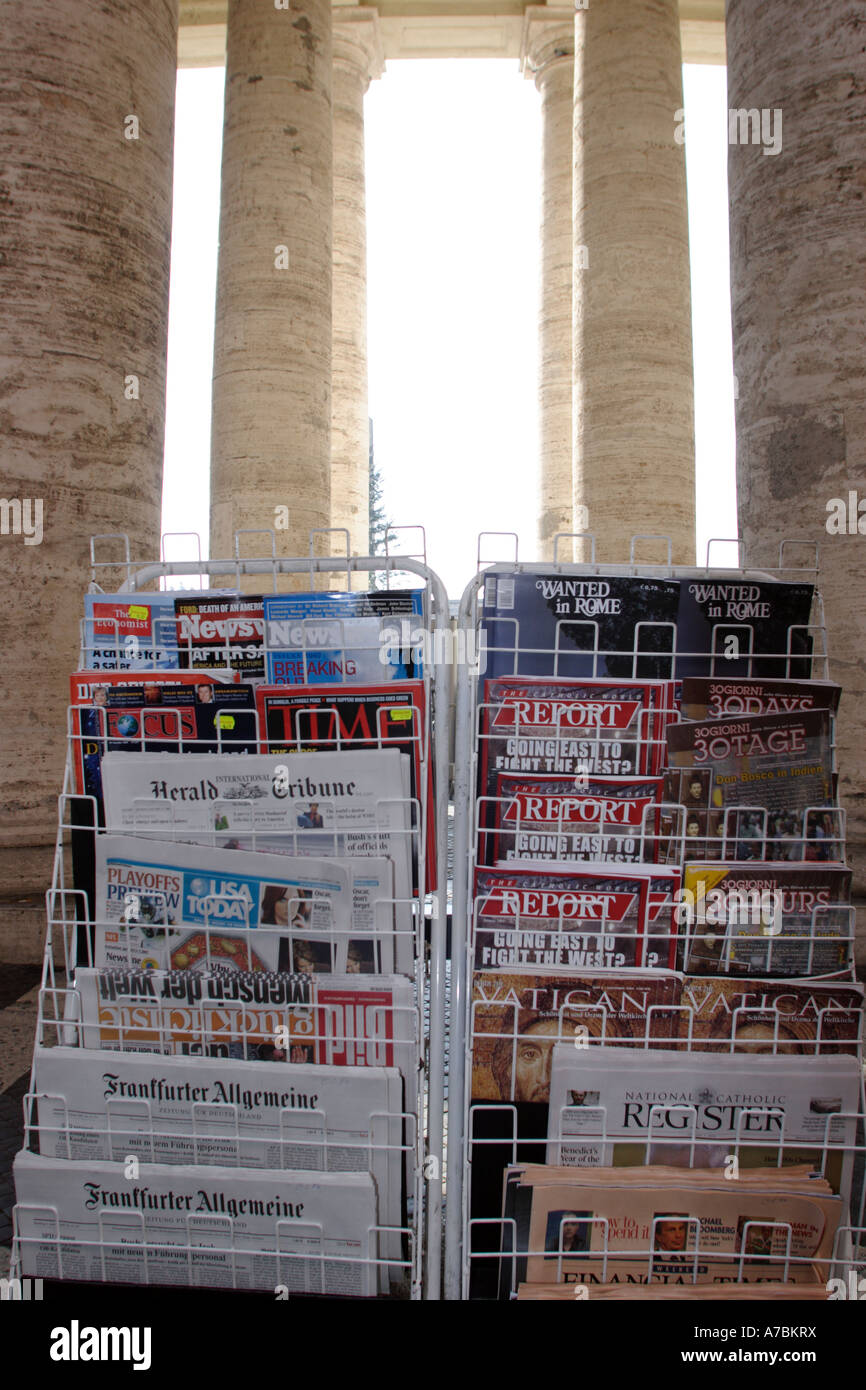 Italy rome newspapers kiosk hi-res stock photography and images - Alamy