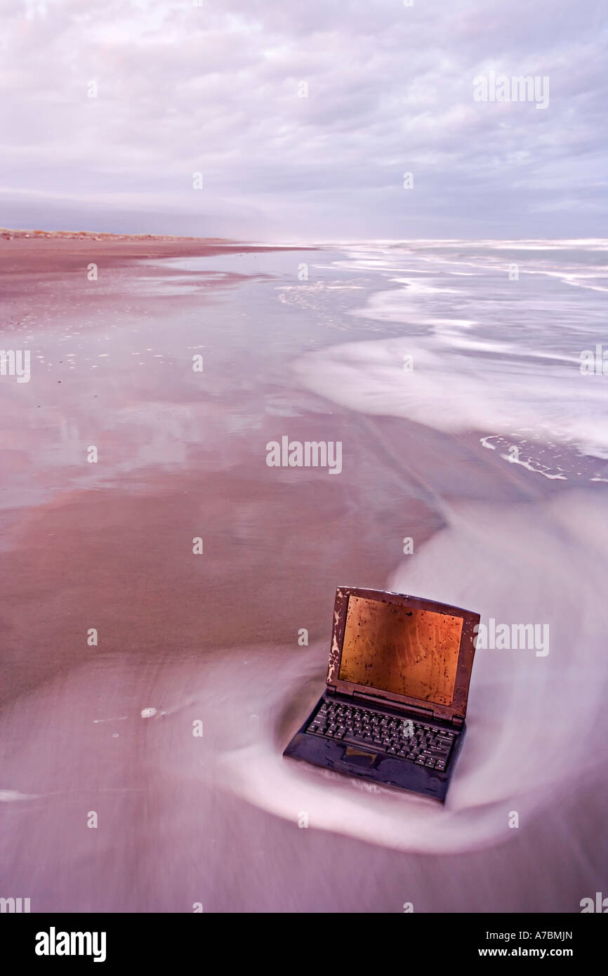 Broken laptop beach hi-res stock photography and images - Alamy